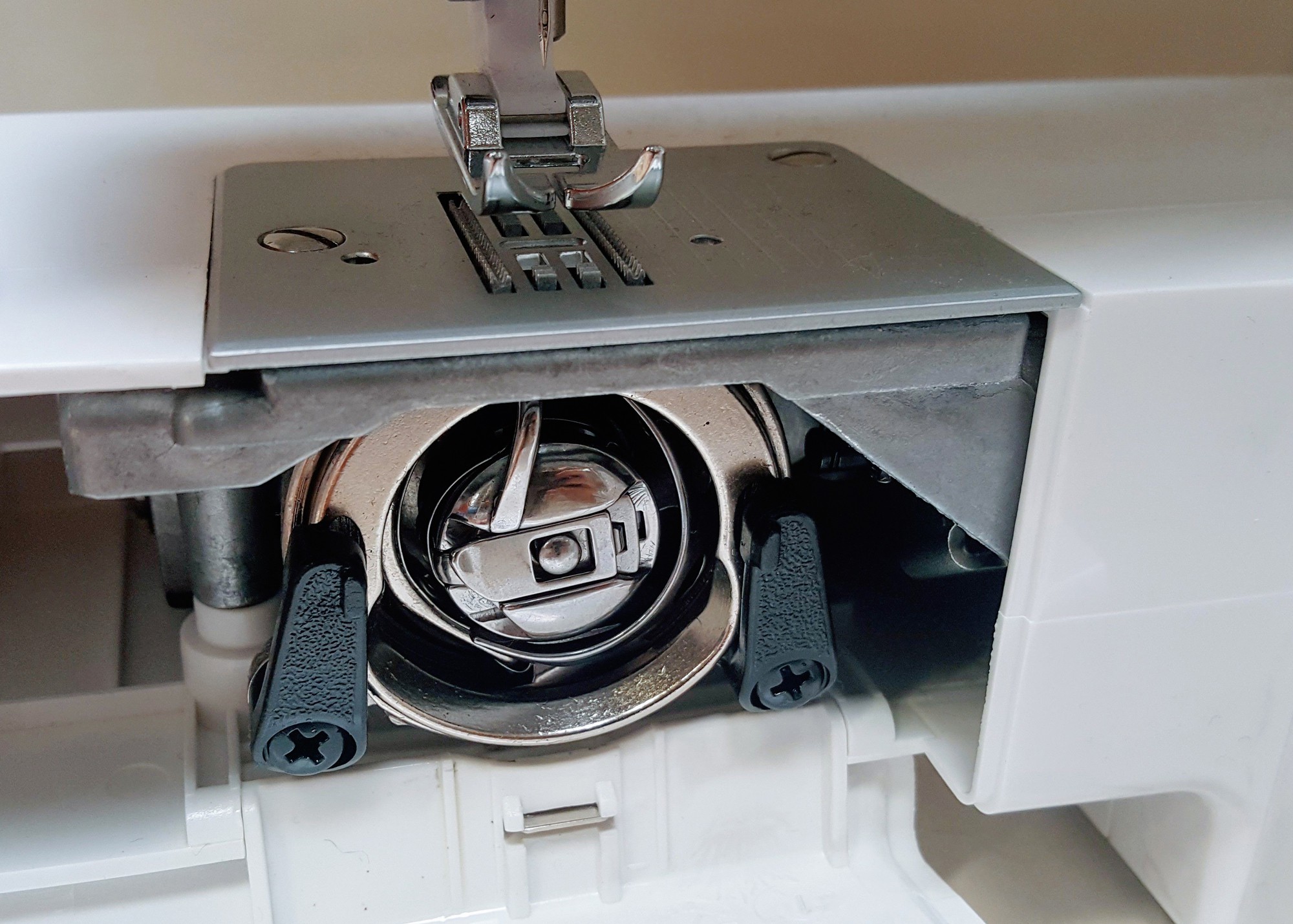 Mettre une canette dans machine a coudre